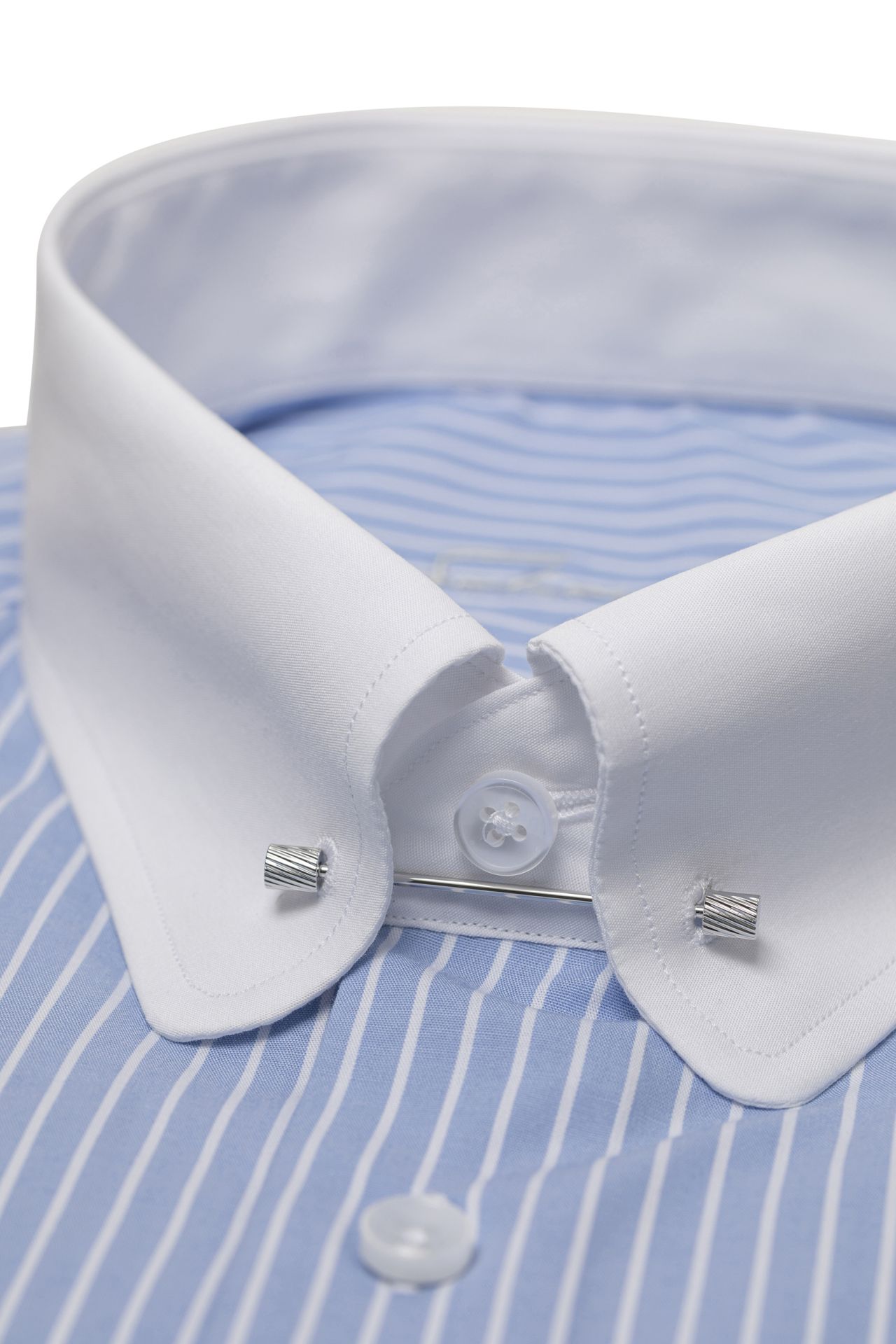 sehr tailliertes, hellblau gestreiftes Piccadilly Hemd